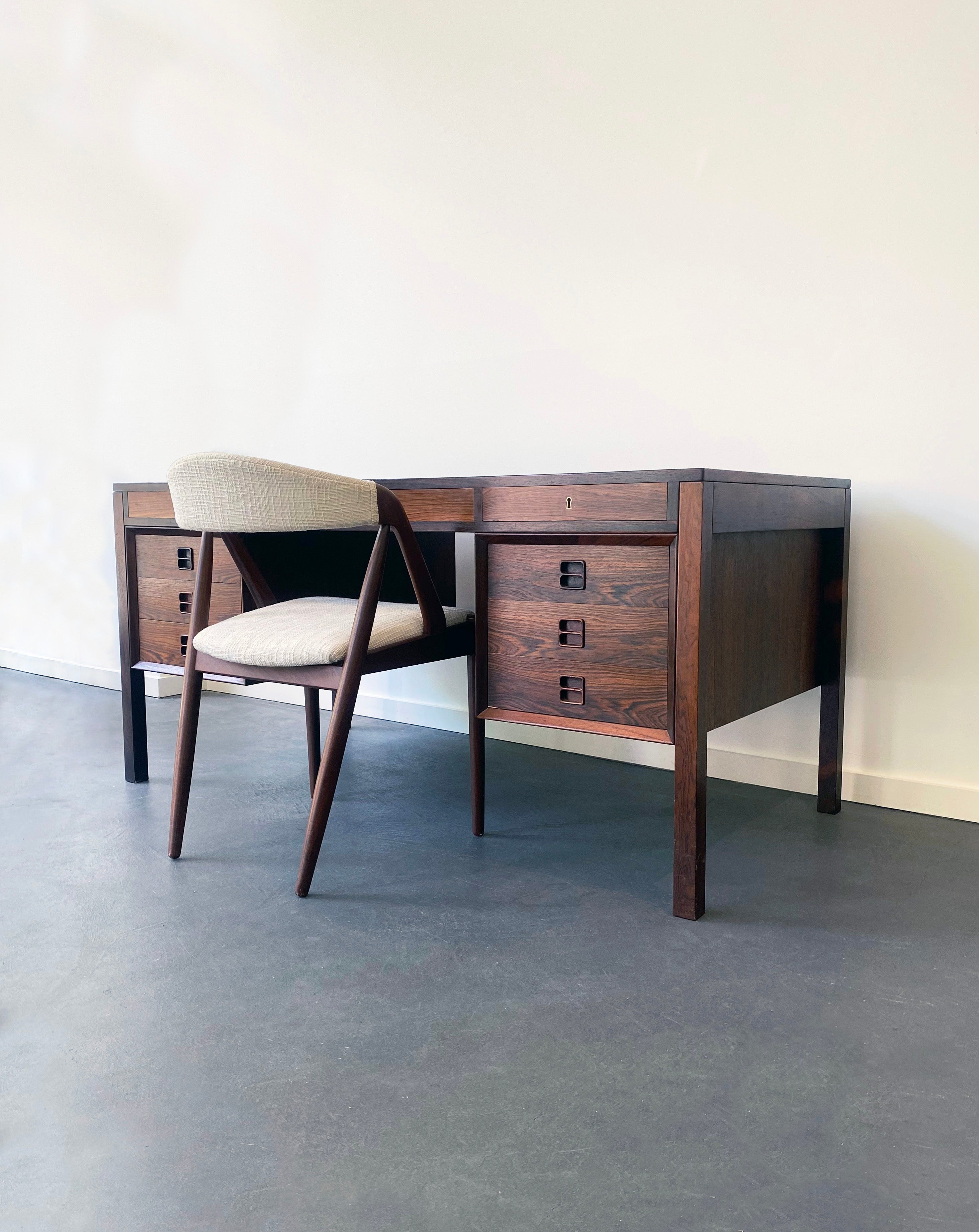 Tables and Desks | Nordic Shop – Official Nordic Shop