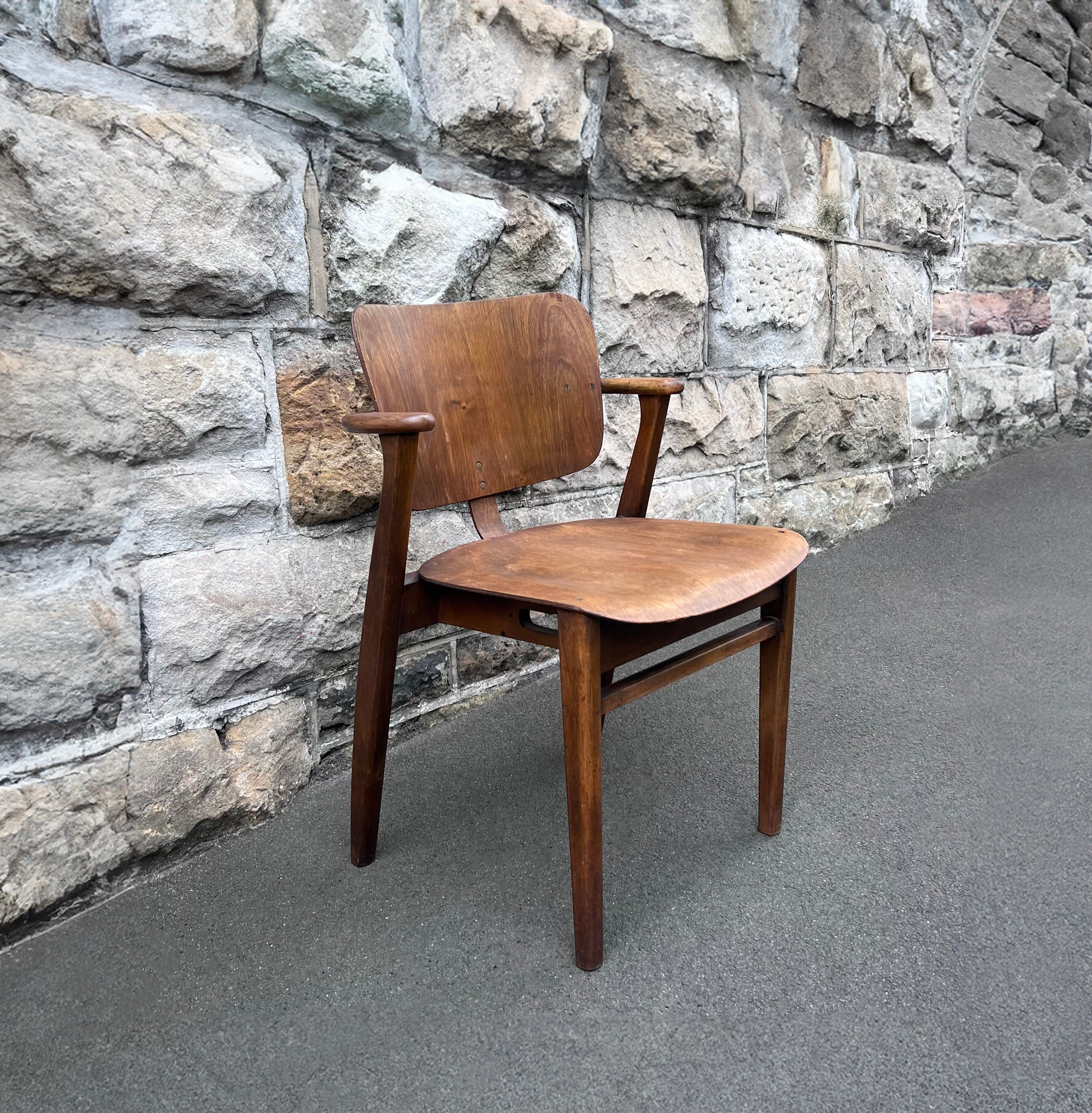 Domus Chair by Ilmari Tapiovaara – Official Nordic Shop